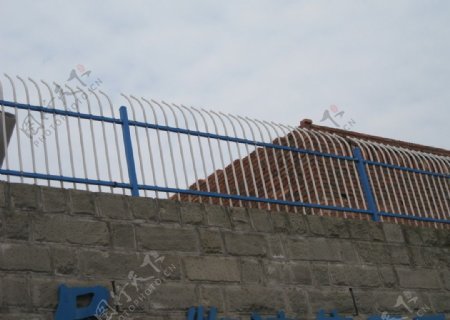 高墙栅栏图片-高墙栅栏素材-高墙栅栏模板高清下载-图行天下